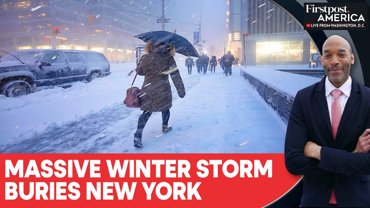 Heavy Snow Blankets New York, New Jersey; Blizzard Warning Issued in ...